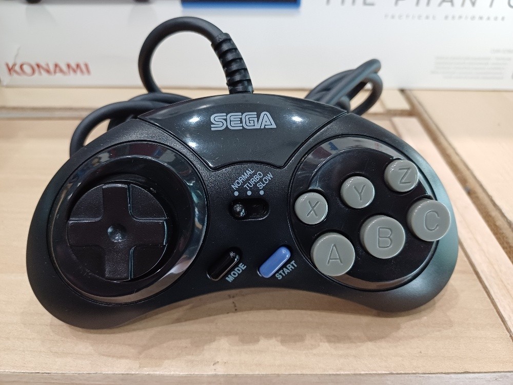 PAD 6 BOUTONS MEGADRIVE